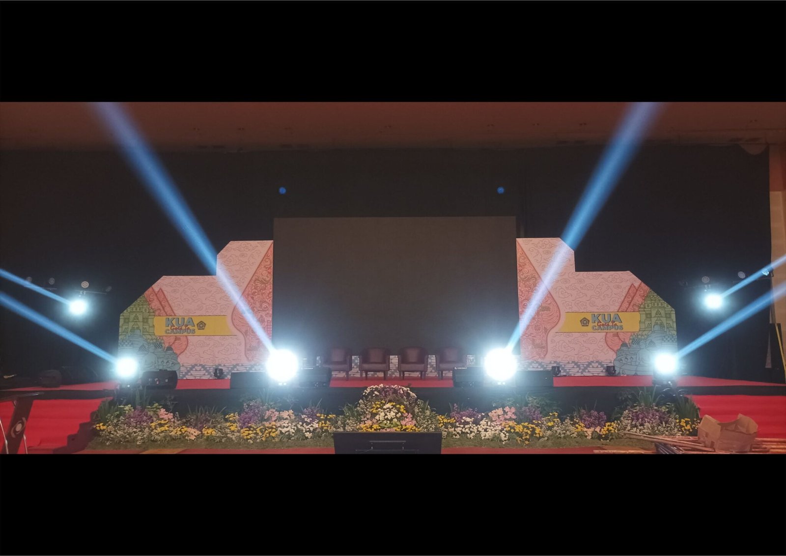 Dekorasi Frame Videotron LED Screen Jogja - Jasa Backdrop Photobooth Jogja